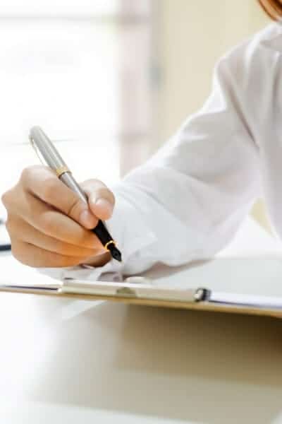 How I Use A Monthly Checklist To Organise My Life (FREE Printable ...